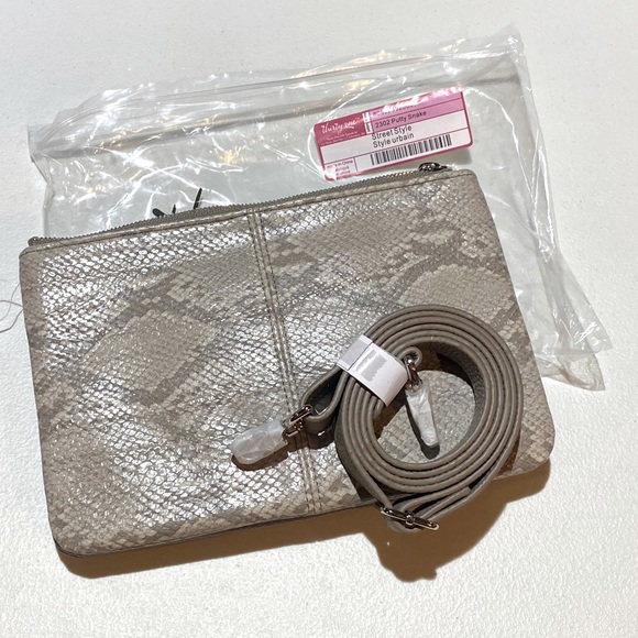 thirty-one | Bags | Thirty One Street Style Crossbodyclutch | Poshmark